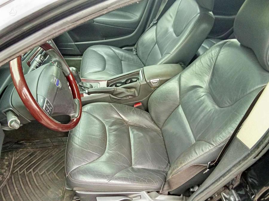 Melns Volvo V70 2007 Alīta, ar dzinēja tilpumu 2.40 L un nobraukumu 289 tūkst. km par 2900 €, foto 13 vietnē AUTOMOTO.COM.LV