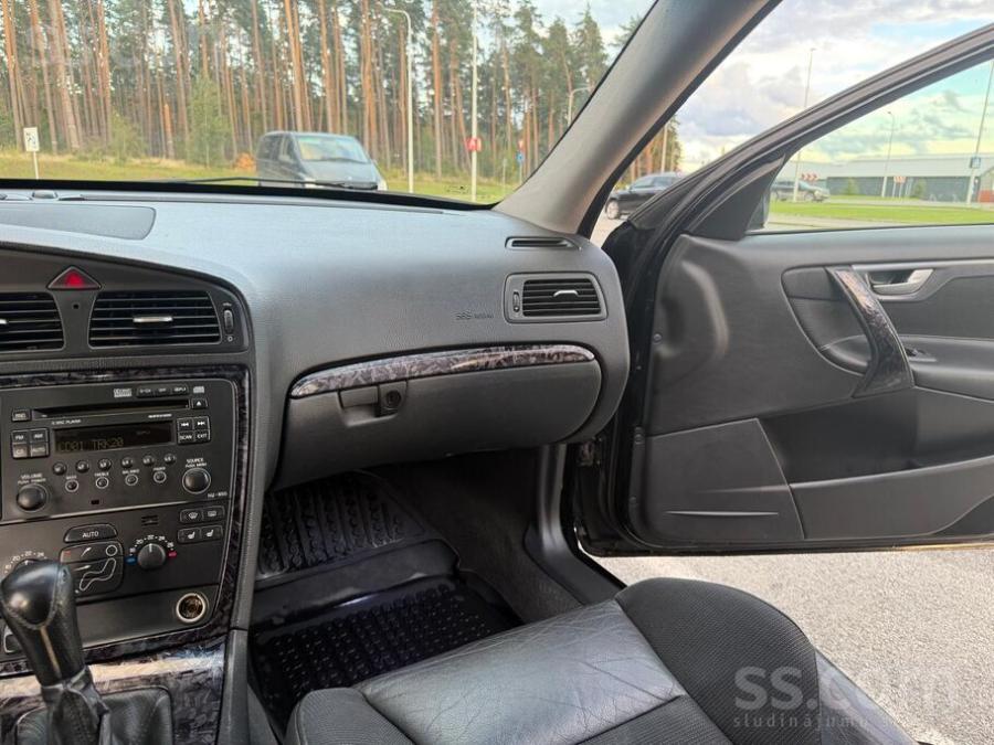 Melns Volvo V70 2007 Rīga, ar dzinēja tilpumu 2.40 L un nobraukumu 358 tūkst. km par 2600 €, foto 19 vietnē AUTOMOTO.COM.LV