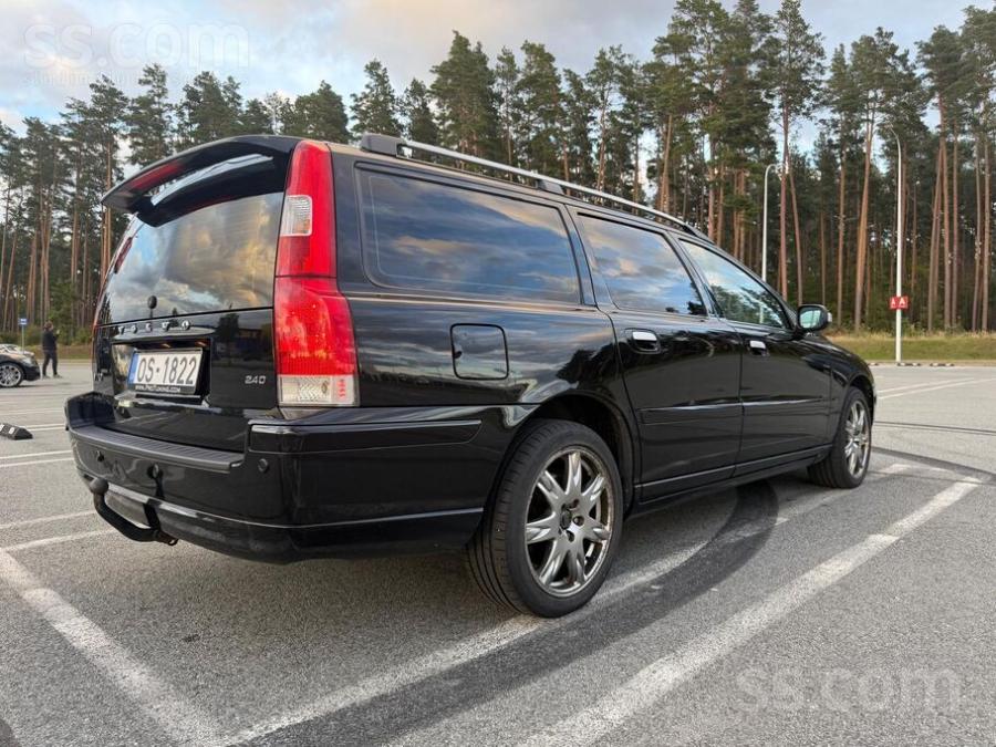 Black Volvo V70 2007 in Riga, with an engine capacity of 2.40 L and mileage of 358 thousand km for 2300 €, photo 5 on AUTOMOTO.COM.LV