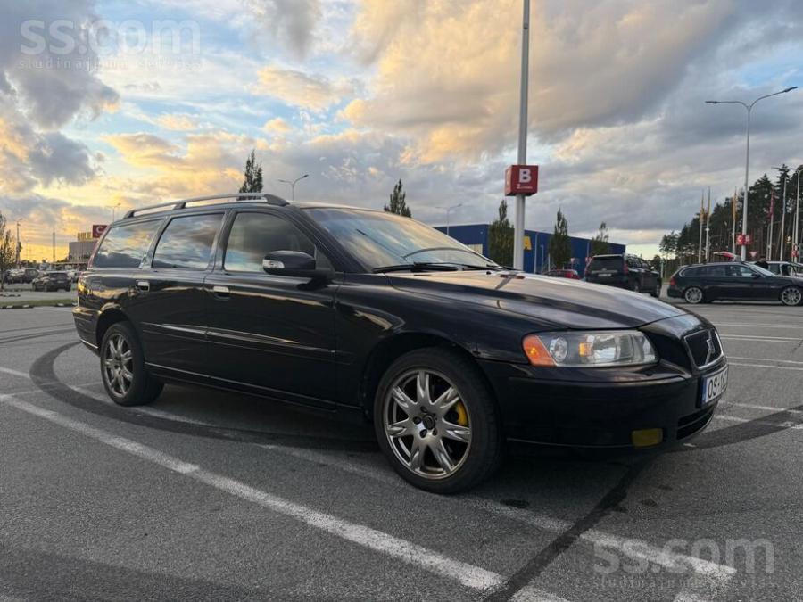 Black Volvo V70 2007 in Riga, with an engine capacity of 2.40 L and mileage of 358 thousand km for 2300 €, photo 9 on AUTOMOTO.COM.LV