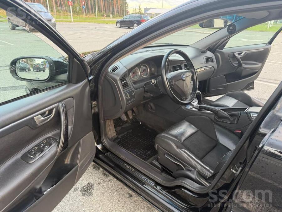 Black Volvo V70 2007 in Riga, with an engine capacity of 2.40 L and mileage of 358 thousand km for 2300 €, photo 11 on AUTOMOTO.COM.LV