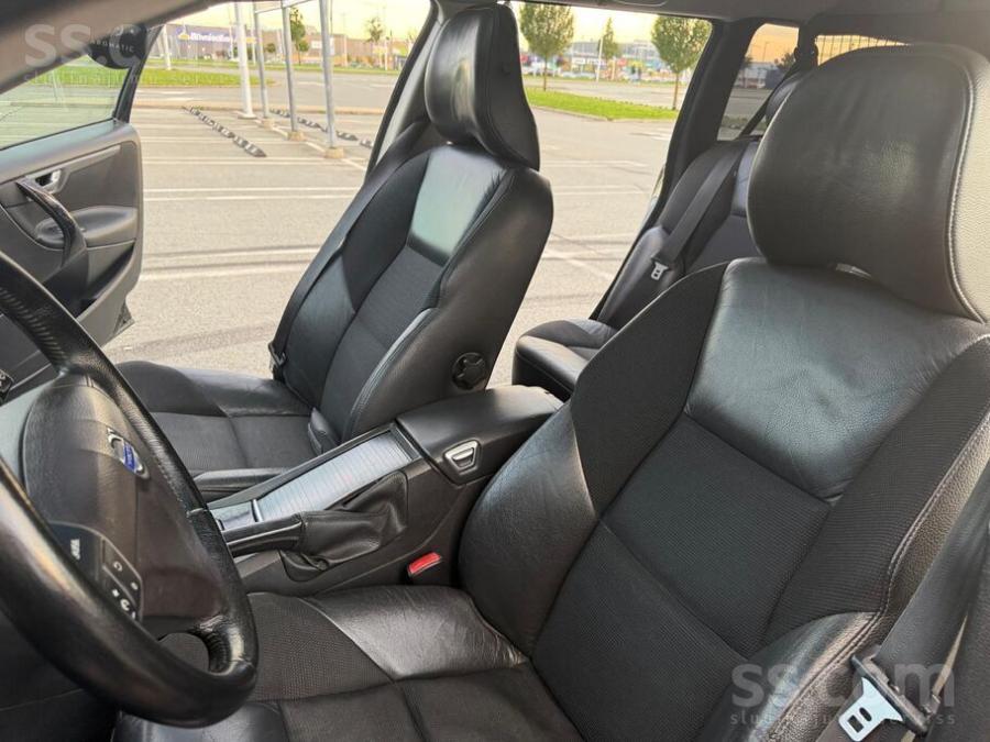 Black Volvo V70 2007 in Riga, with an engine capacity of 2.40 L and mileage of 358 thousand km for 2300 €, photo 15 on AUTOMOTO.COM.LV