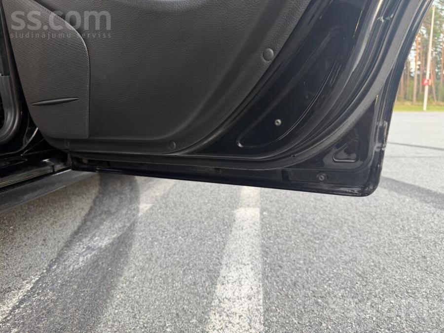 Black Volvo V70 2007 in Riga, with an engine capacity of 2.40 L and mileage of 358 thousand km for 2300 €, photo 28 on AUTOMOTO.COM.LV