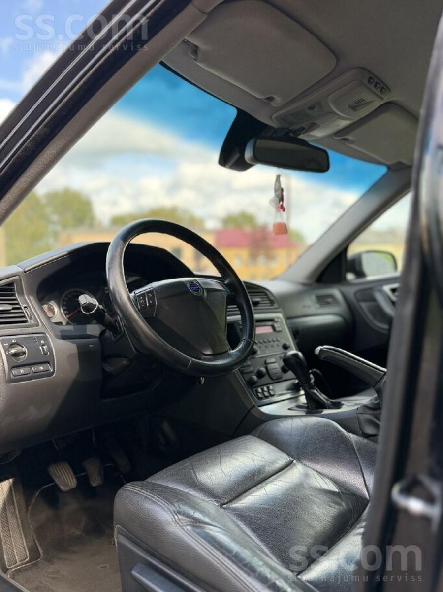 Melns Volvo V70 2007 Rēzekne, ar dzinēja tilpumu 2.40 L un nobraukumu 353 tūkst. km par 2500 €, foto 10 vietnē AUTOMOTO.COM.LV