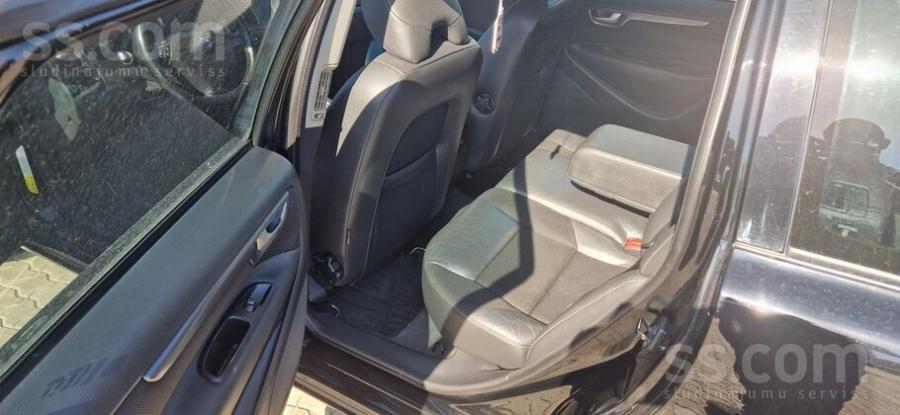 Melns Volvo V70 2007 Rīga, ar dzinēja tilpumu 2.40 L un nobraukumu 376 tūkst. km par 3000 €, foto 17 vietnē AUTOMOTO.COM.LV