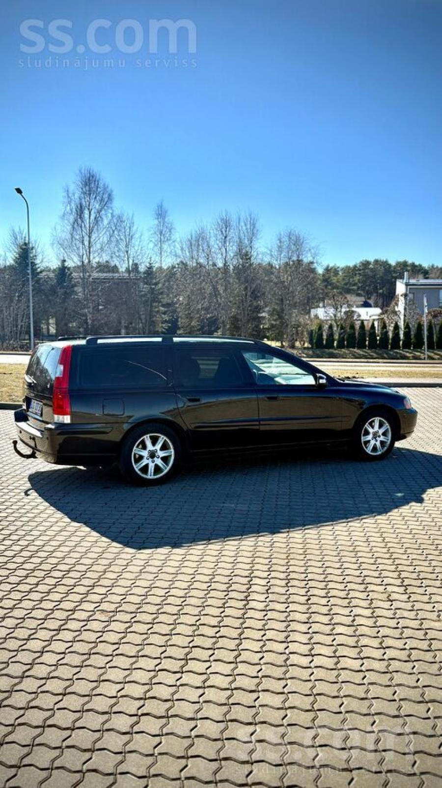 Black Volvo V70 2007 in Riga, with an engine capacity of 2.40 L and mileage of 338 thousand km for 2300 €, photo 3 on AUTOMOTO.COM.LV