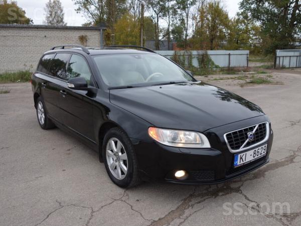Black Volvo V70 2007 in Riga, with an engine capacity of 2.40 L and mileage of 281 thousand km for 2750 €, photo 3 on AUTOMOTO.COM.LV