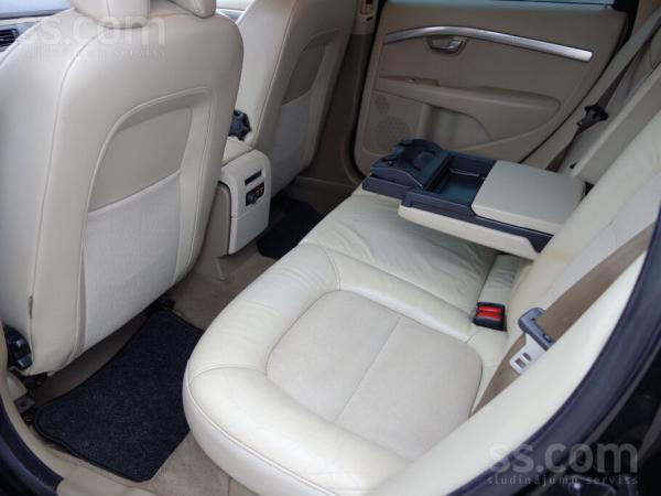 Black Volvo V70 2007 in Riga, with an engine capacity of 2.40 L and mileage of 281 thousand km for 2750 €, photo 9 on AUTOMOTO.COM.LV
