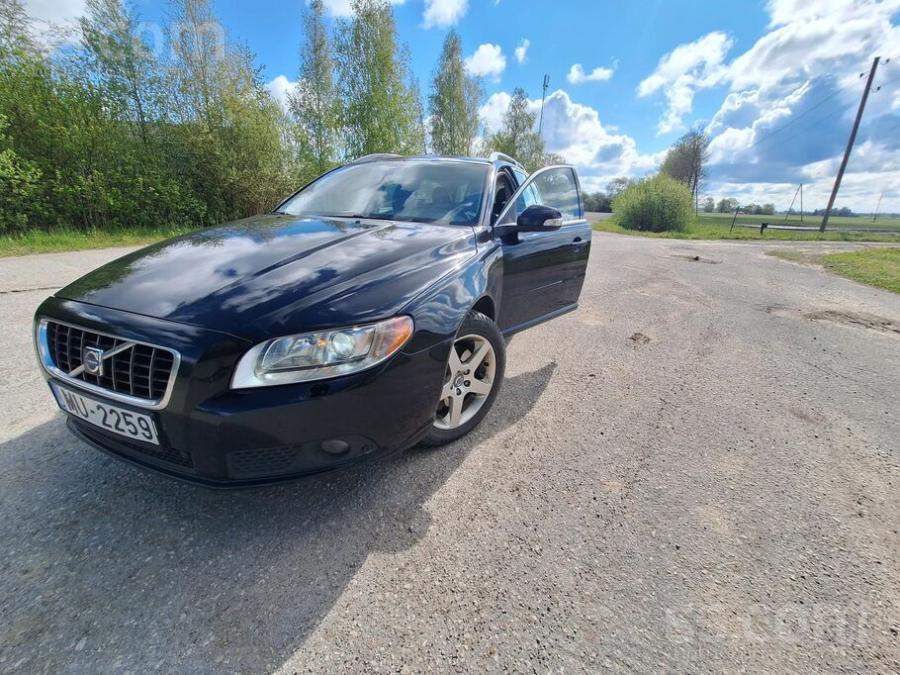 Black Volvo V70 2008 in Bauska, with an engine capacity of 2.50 L and mileage of 396 thousand km for 3350 €, photo 1 on AUTOMOTO.COM.LV