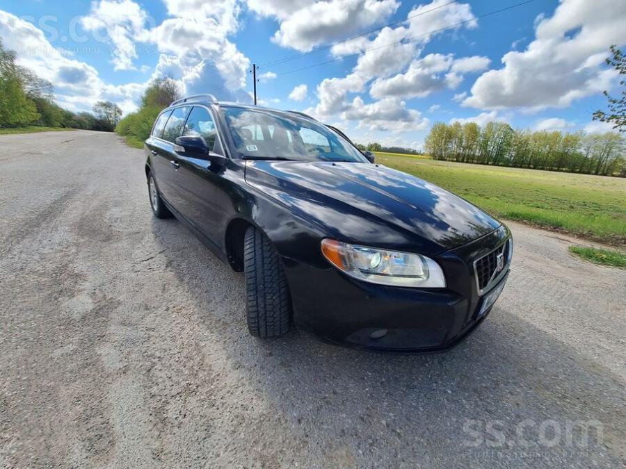 Black Volvo V70 2008 in Bauska, with an engine capacity of 2.50 L and mileage of 396 thousand km for 3350 €, photo 2 on AUTOMOTO.COM.LV