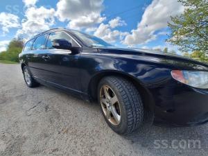 Black Volvo V70 2008 in Bauska, with an engine capacity of 2.50 L and mileage of 396 thousand km for 3350 €, photo 4 on AUTOMOTO.COM.LV