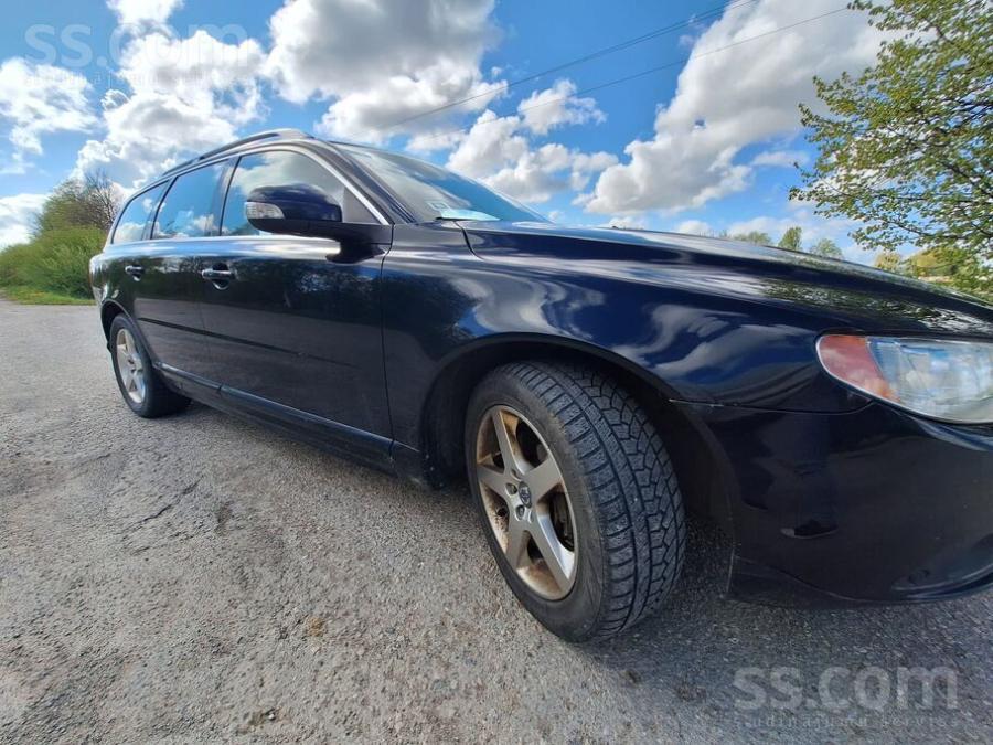Black Volvo V70 2008 in Bauska, with an engine capacity of 2.50 L and mileage of 396 thousand km for 3350 €, photo 4 on AUTOMOTO.COM.LV