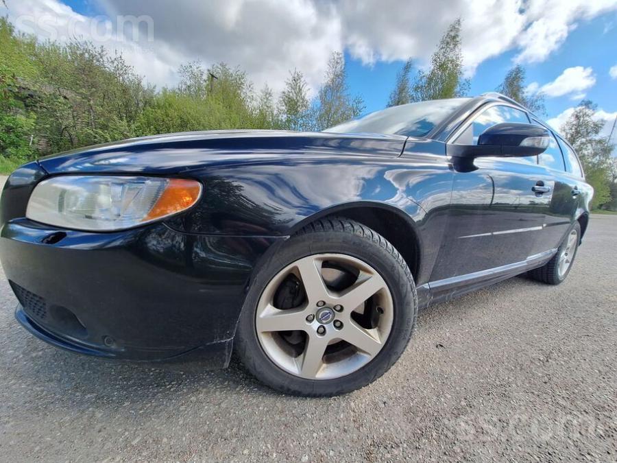 Black Volvo V70 2008 in Bauska, with an engine capacity of 2.50 L and mileage of 396 thousand km for 3350 €, photo 5 on AUTOMOTO.COM.LV