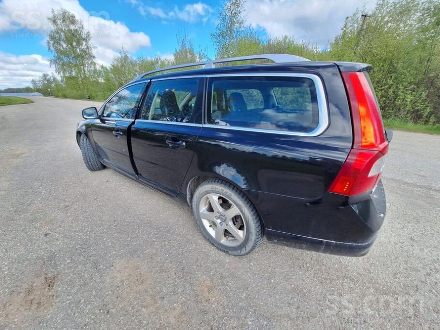 Black Volvo V70 2008 in Bauska, with an engine capacity of 2.50 L and mileage of 396 thousand km for 3350 €, photo 6 on AUTOMOTO.COM.LV