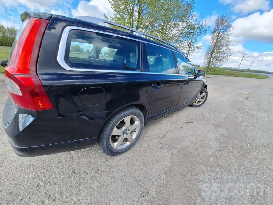 Black Volvo V70 2008 in Bauska, with an engine capacity of 2.50 L and mileage of 396 thousand km for 3350 €, photo 7 on AUTOMOTO.COM.LV