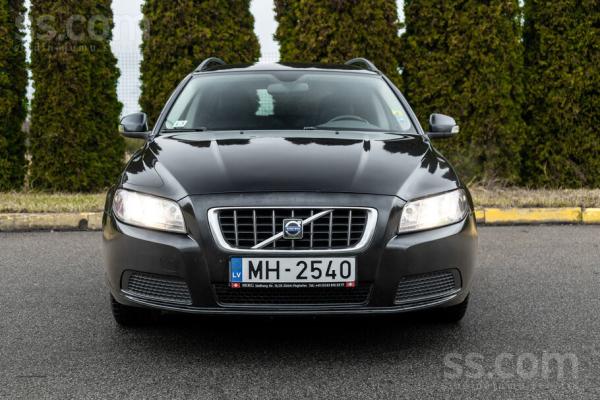 Black Volvo V70 2008 in Jelgava, with an engine capacity of 2.00 L and mileage of 339 thousand km for 3100 €, photo 2 on AUTOMOTO.COM.LV