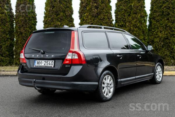 Black Volvo V70 2008 in Jelgava, with an engine capacity of 2.00 L and mileage of 339 thousand km for 3100 €, photo 6 on AUTOMOTO.COM.LV