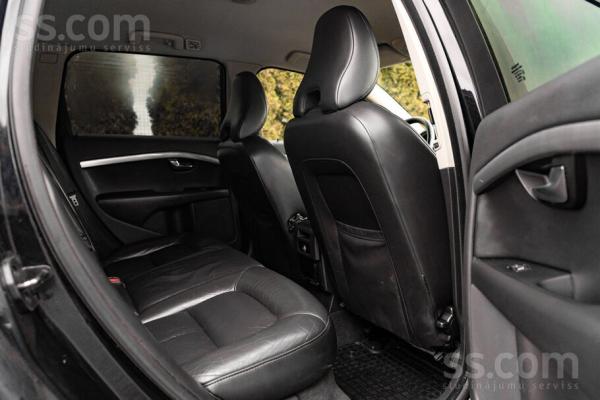 Black Volvo V70 2008 in Jelgava, with an engine capacity of 2.00 L and mileage of 339 thousand km for 3100 €, photo 8 on AUTOMOTO.COM.LV