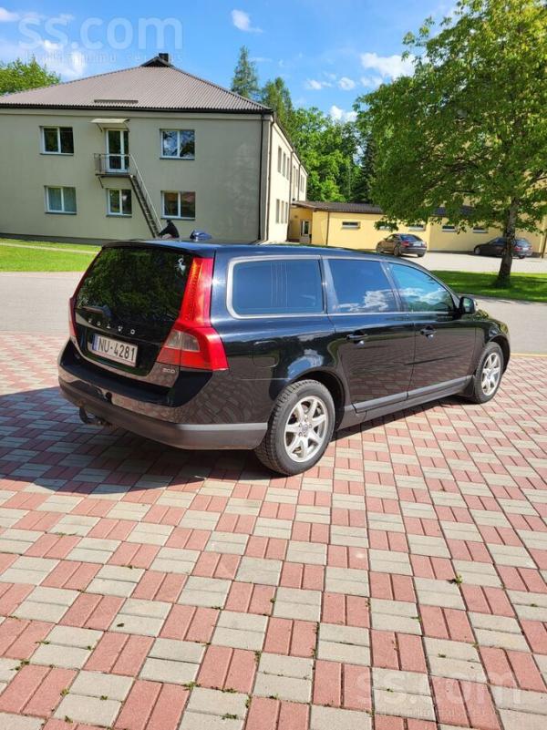 Black Volvo V70 2008 in Aizkraukle, with an engine capacity of 2.00 L and mileage of 0 thousand km for 5000 €, photo 2 on AUTOMOTO.COM.LV