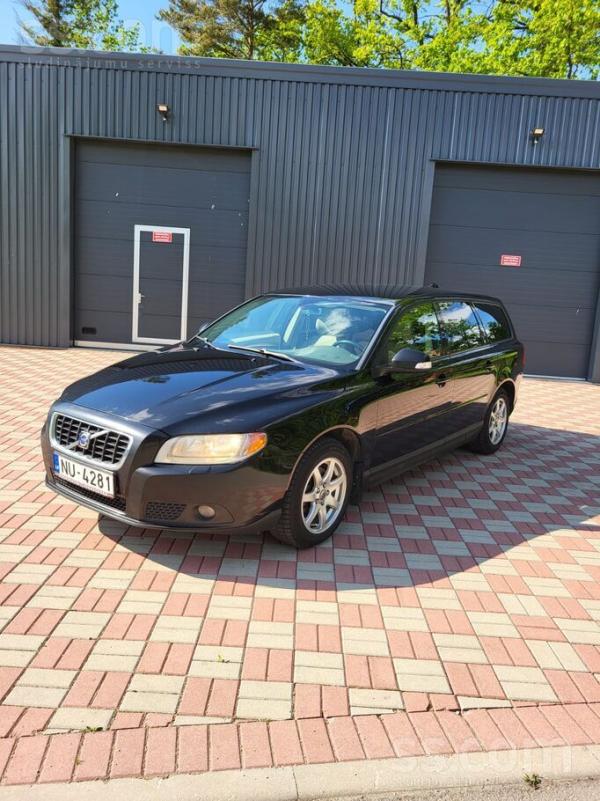 Black Volvo V70 2008 in Aizkraukle, with an engine capacity of 2.00 L and mileage of 0 thousand km for 5000 €, photo 3 on AUTOMOTO.COM.LV