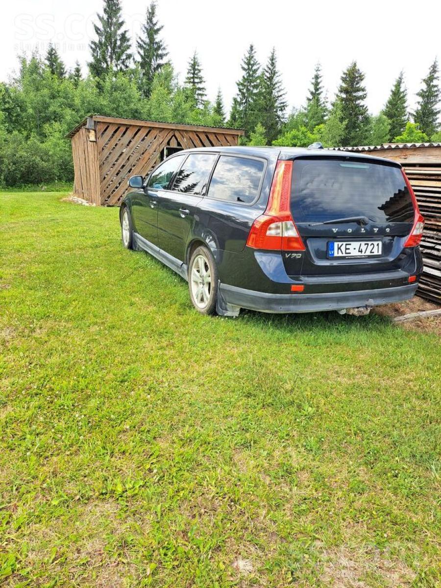 Black Volvo V70 2008 in Tukums, with an engine capacity of 2.40 L and mileage of 361 thousand km for 1800 €, photo 1 on AUTOMOTO.COM.LV