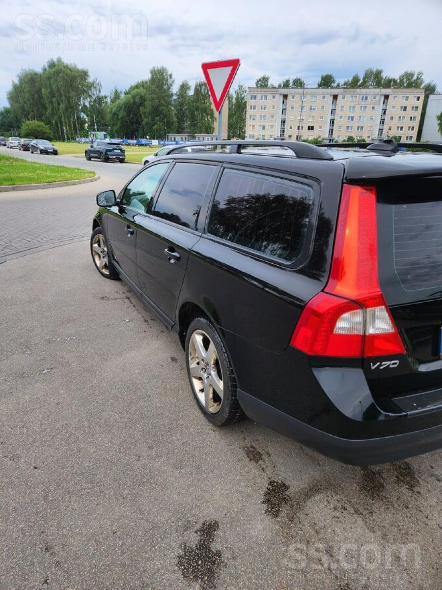 Black Volvo V70 2008 in Riga, with an engine capacity of 2.00 L and mileage of 460 thousand km for 2300 €, photo 1 on AUTOMOTO.COM.LV