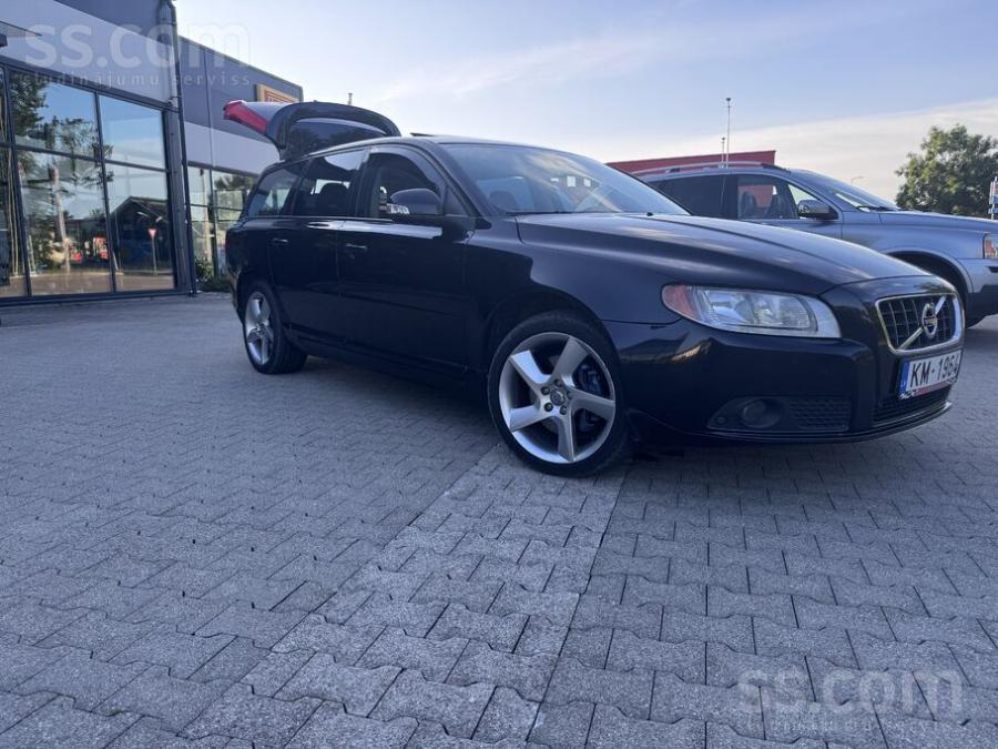 Melns Volvo V70 2008 Dobele, ar dzinēja tilpumu 2.40 L un nobraukumu 366 tūkst. km par 3500 €, foto 3 vietnē AUTOMOTO.COM.LV