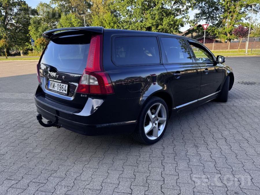 Melns Volvo V70 2008 Dobele, ar dzinēja tilpumu 2.40 L un nobraukumu 366 tūkst. km par 3500 €, foto 4 vietnē AUTOMOTO.COM.LV