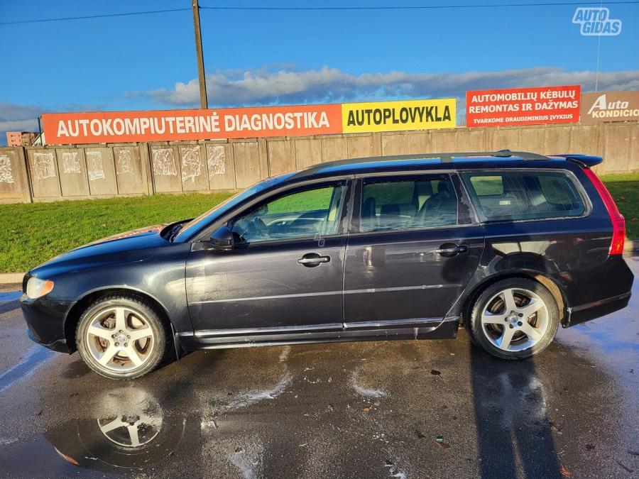 Black Volvo V70 2008 in Mazeikiai, with an engine capacity of 2.40 L and mileage of 336 thousand km for 2850 €, photo 6 on AUTOMOTO.COM.LV