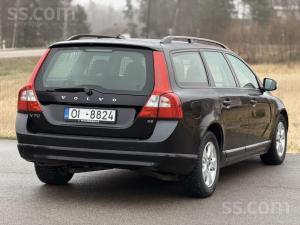 Black Volvo V70 2008 in Ogre, with an engine capacity of 2.40 L and mileage of 315 thousand km for 5900 €, photo 6 on AUTOMOTO.COM.LV