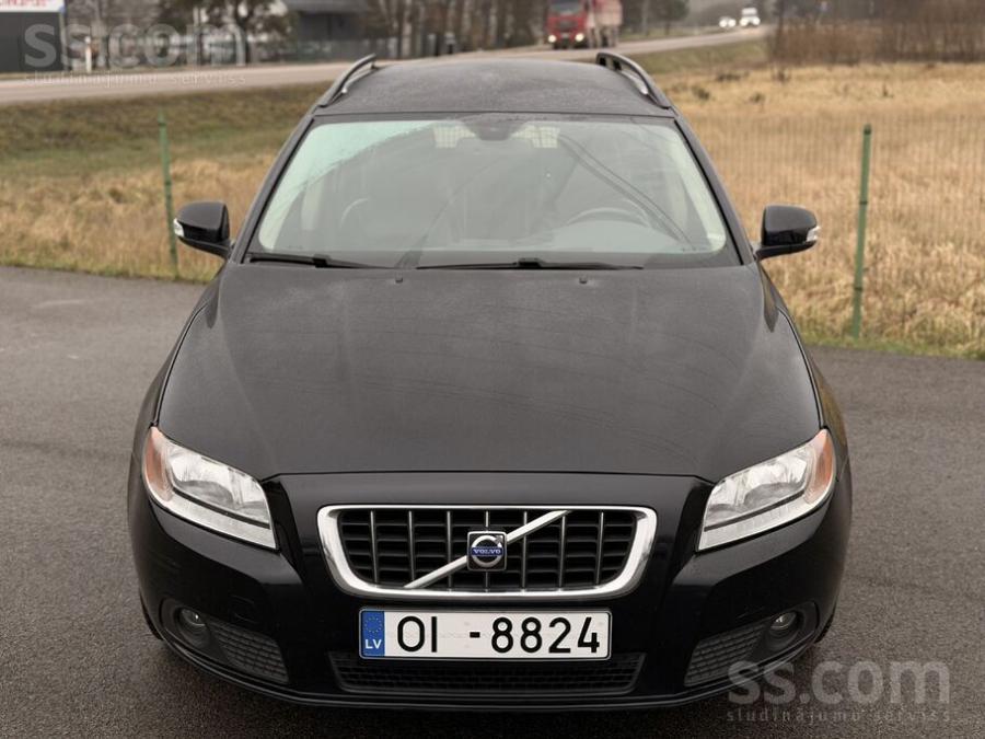 Black Volvo V70 2008 in Ogre, with an engine capacity of 2.40 L and mileage of 315 thousand km for 5900 €, photo 8 on AUTOMOTO.COM.LV