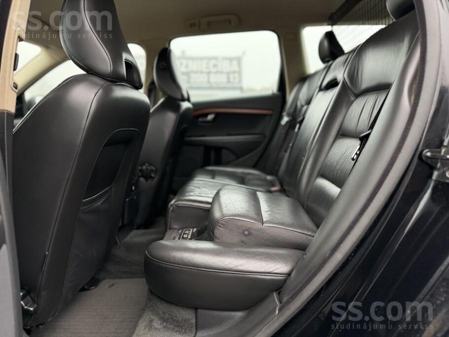 Black Volvo V70 2008 in Ogre, with an engine capacity of 2.40 L and mileage of 315 thousand km for 5400 €, photo 22 on AUTOMOTO.COM.LV