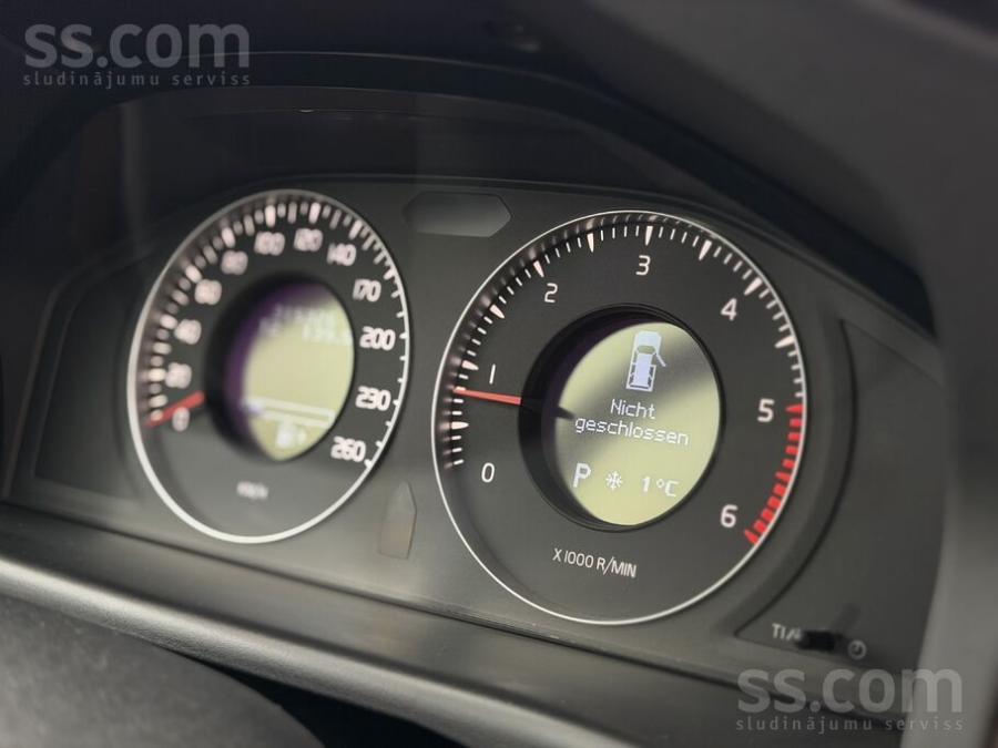 Black Volvo V70 2008 in Ogre, with an engine capacity of 2.40 L and mileage of 315 thousand km for 5400 €, photo 27 on AUTOMOTO.COM.LV