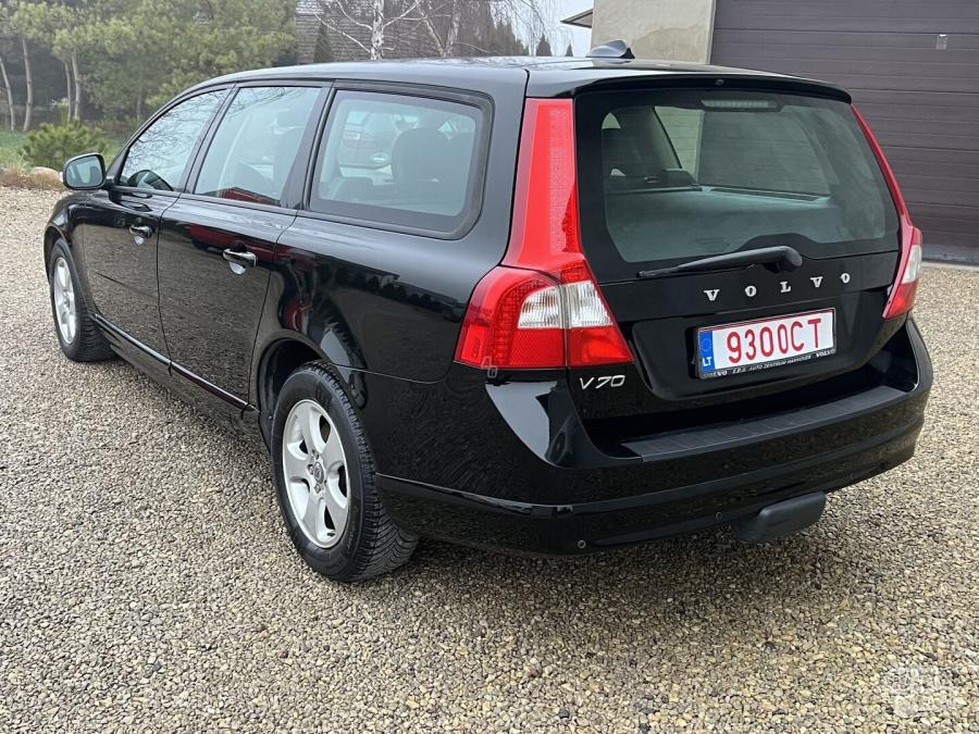 Melns Volvo V70 2008 Viļņa, ar dzinēja tilpumu 2.40 L un nobraukumu 322 tūkst. km par 3300 €, foto 4 vietnē AUTOMOTO.COM.LV