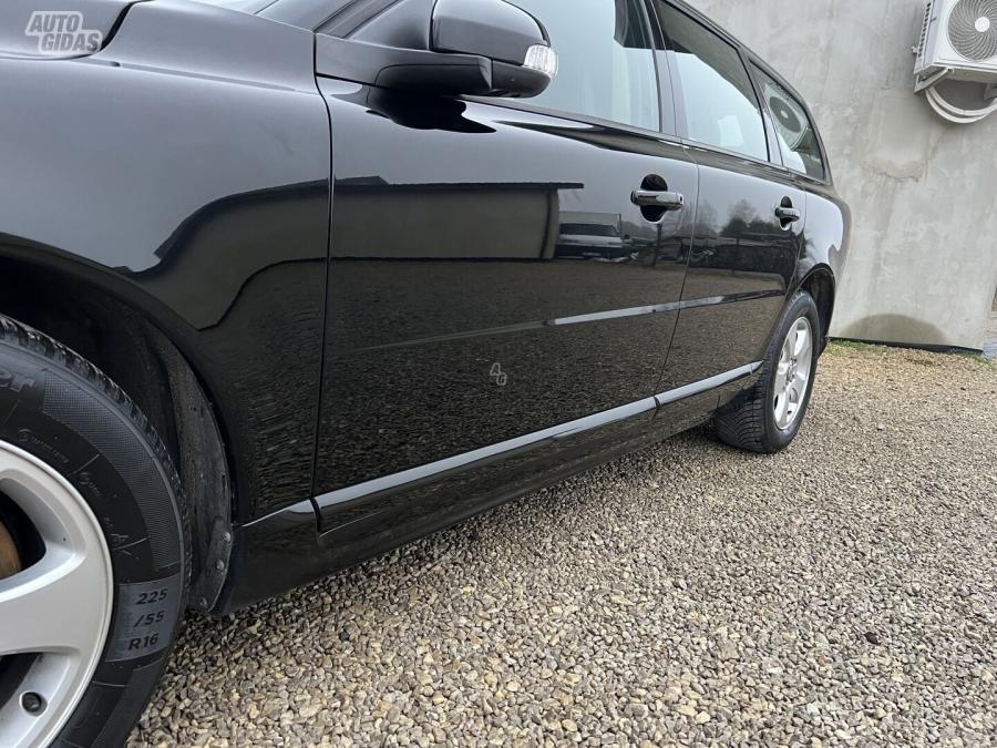 Melns Volvo V70 2008 Viļņa, ar dzinēja tilpumu 2.40 L un nobraukumu 322 tūkst. km par 3300 €, foto 8 vietnē AUTOMOTO.COM.LV