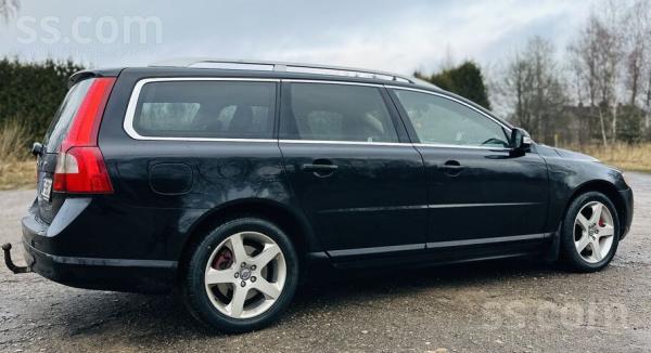 Black Volvo V70 2008 in Kuldiga, with an engine capacity of 2.40 L and mileage of 392 thousand km for 4800 €, photo 2 on AUTOMOTO.COM.LV