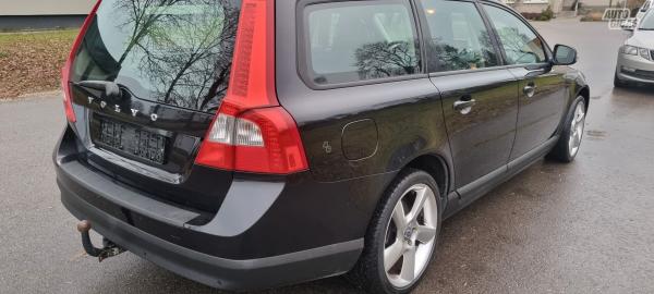 Black Volvo V70 2008 in Alytus, with an engine capacity of 2.00 L and mileage of 316 thousand km for 2950 €, photo 5 on AUTOMOTO.COM.LV