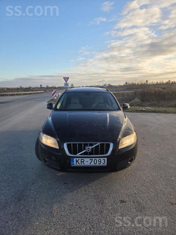 Melns Volvo V70 2008 Rīga, ar dzinēja tilpumu 2.40 L un nobraukumu 355 tūkst. km par 3500 €, foto 1 vietnē AUTOMOTO.COM.LV