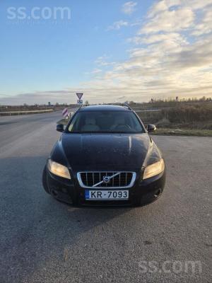 Melns Volvo V70 2008 Rīga, ar dzinēja tilpumu 2.40 L un nobraukumu 355 tūkst. km par 3500 €, foto  vietnē AUTOMOTO.COM.LV