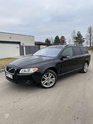 Black Volvo V70 2008 in Vilnius, with an engine capacity of 2.40 L and mileage of 279 thousand km for 3150 €, photo 2 on AUTOMOTO.COM.LV