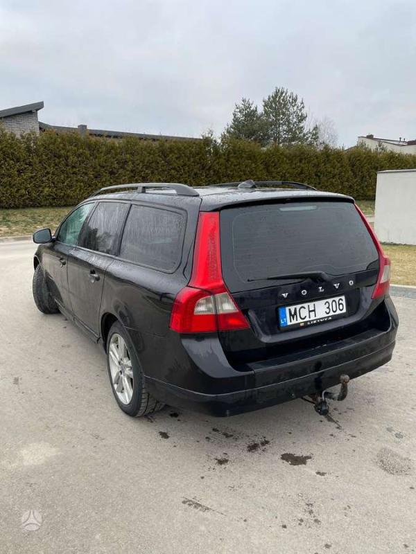 Melns Volvo V70 2008 Viļņa, ar dzinēja tilpumu 2.40 L un nobraukumu 279 tūkst. km par 3150 €, foto 7 vietnē AUTOMOTO.COM.LV