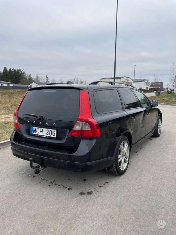 Melns Volvo V70 2008 Viļņa, ar dzinēja tilpumu 2.40 L un nobraukumu 279 tūkst. km par 3150 €, foto 8 vietnē AUTOMOTO.COM.LV