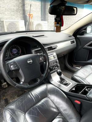 Black Volvo V70 2008 in Vilnius, with an engine capacity of 2.40 L and mileage of 279 thousand km for 3150 €, photo 10 on AUTOMOTO.COM.LV