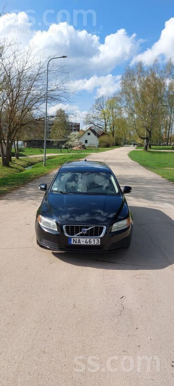 Black Volvo V70 2008 in Balvi, with an engine capacity of 2.00 L and mileage of 352 thousand km for 3530 €, photo 1 on AUTOMOTO.COM.LV