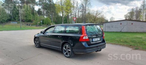 Black Volvo V70 2008 in Balvi, with an engine capacity of 2.00 L and mileage of 352 thousand km for 3530 €, photo 2 on AUTOMOTO.COM.LV