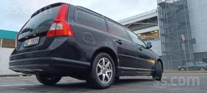 Melns Volvo V70 2008 Rīga, ar dzinēja tilpumu 2.40 L un nobraukumu 318 tūkst. km par 4500 €, foto  vietnē AUTOMOTO.COM.LV