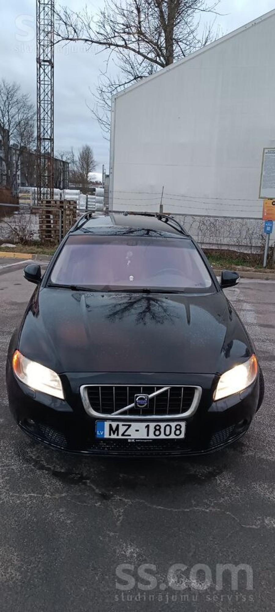 Melns Volvo V70 2008 Rīga, ar dzinēja tilpumu 2.40 L un nobraukumu 318 tūkst. km par 4500 €, foto 5 vietnē AUTOMOTO.COM.LV