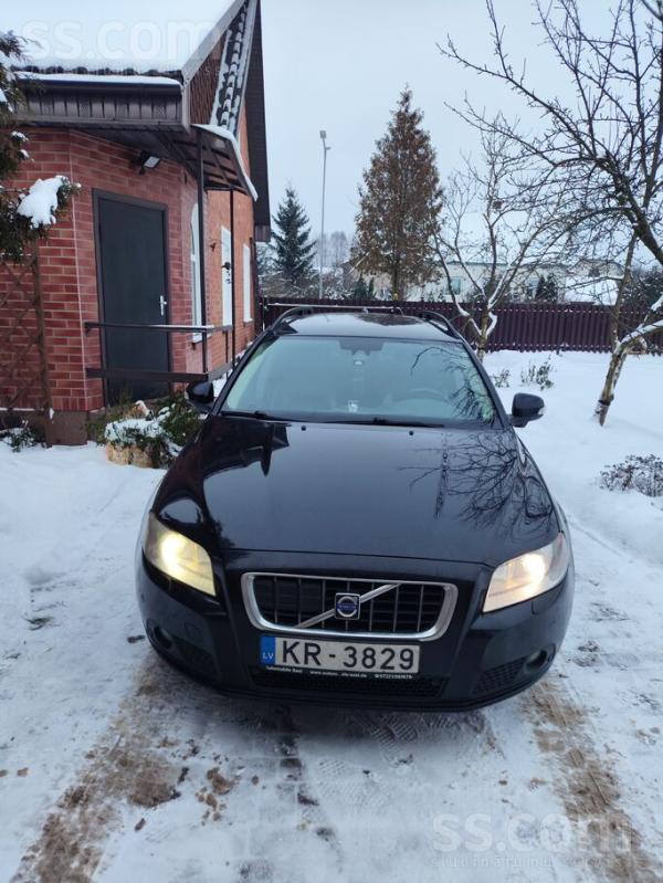 Black Volvo V70 2008 in Daugavpils, with an engine capacity of 2.40 L and mileage of 357 thousand km for 5000 €, photo 1 on AUTOMOTO.COM.LV