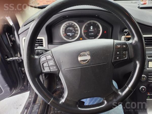 Black Volvo V70 2008 in Daugavpils, with an engine capacity of 2.40 L and mileage of 357 thousand km for 5000 €, photo 8 on AUTOMOTO.COM.LV