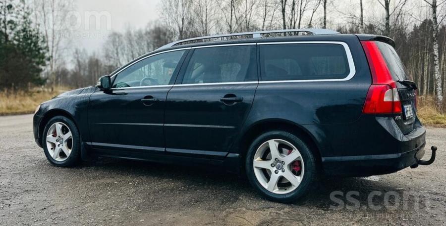 Black Volvo V70 2008 in Tukums, with an engine capacity of 2.40 L and mileage of 392 thousand km for 4800 €, photo 9 on AUTOMOTO.COM.LV